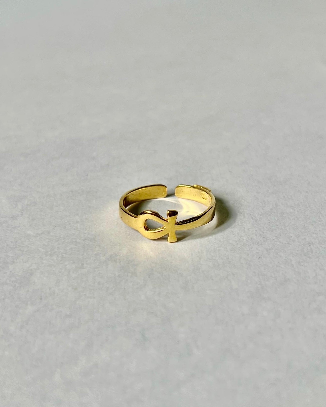 SIMPLE ANKH ROYAL RING – noraelbatranjewellery